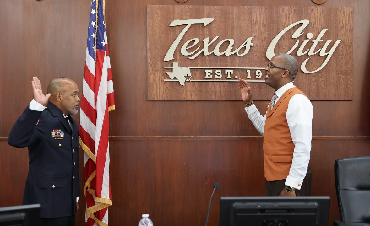 Police Chief Landis Cravens was sworn in – The Post Newspaper